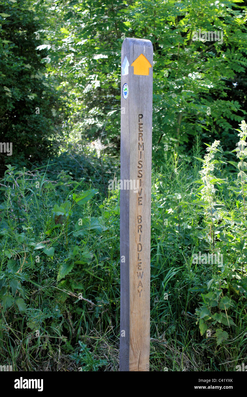 Permissive footpath sign hi-res stock photography and images - Alamy