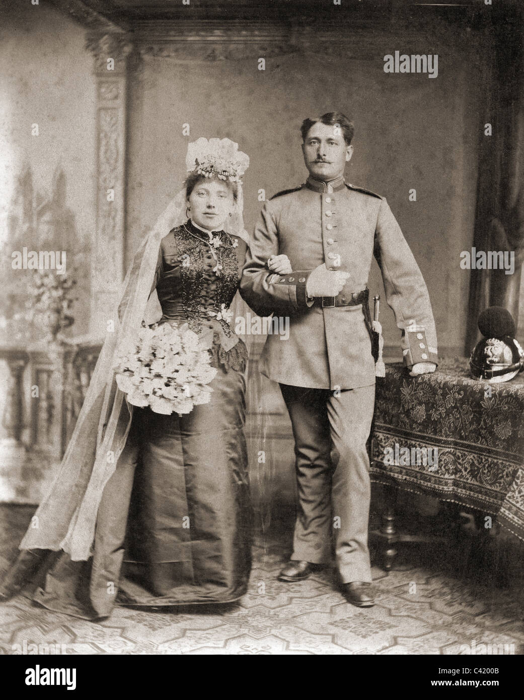 People wedding couple cabinet card hi-res stock photography and images ...