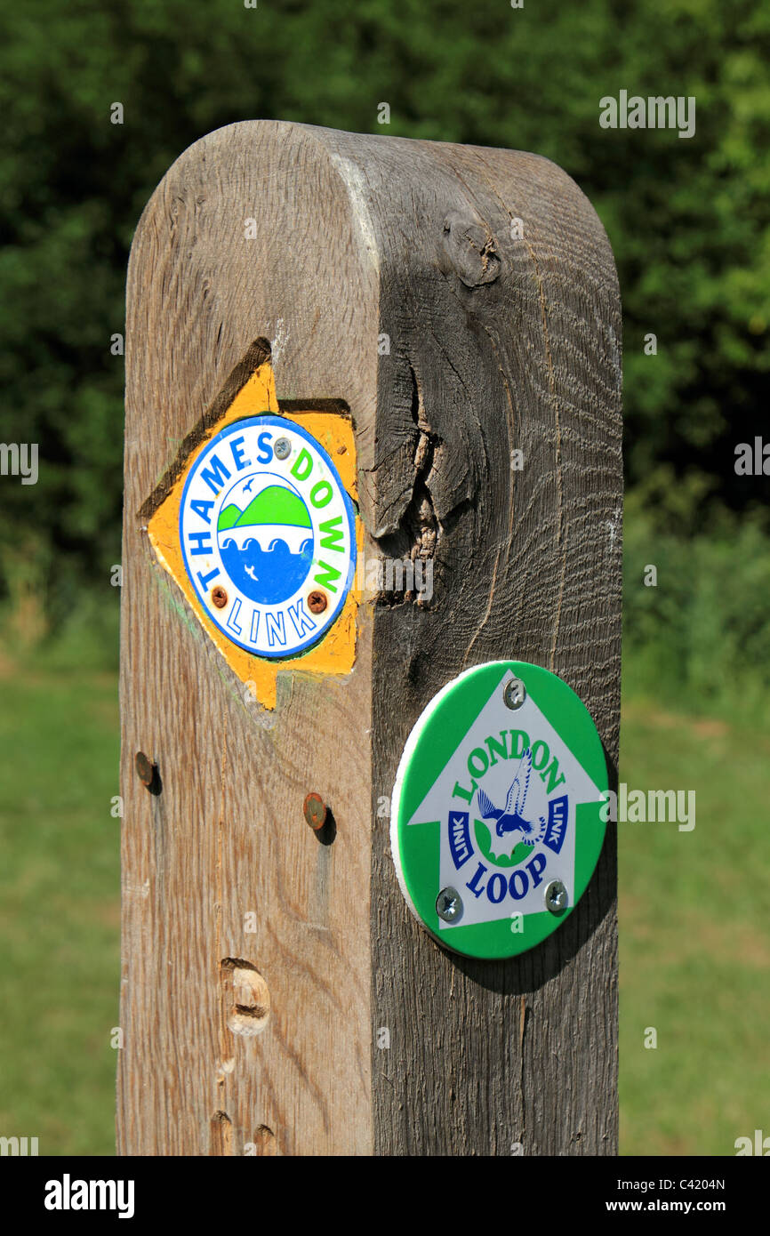 Thames Down Link and London Loop sign post in Hogsmill Open Space ...