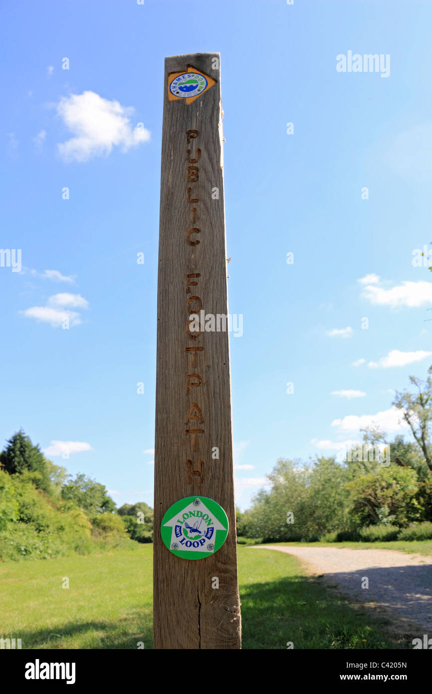 Thames Down Link and London Loop sign post in Hogsmill Open Space ...