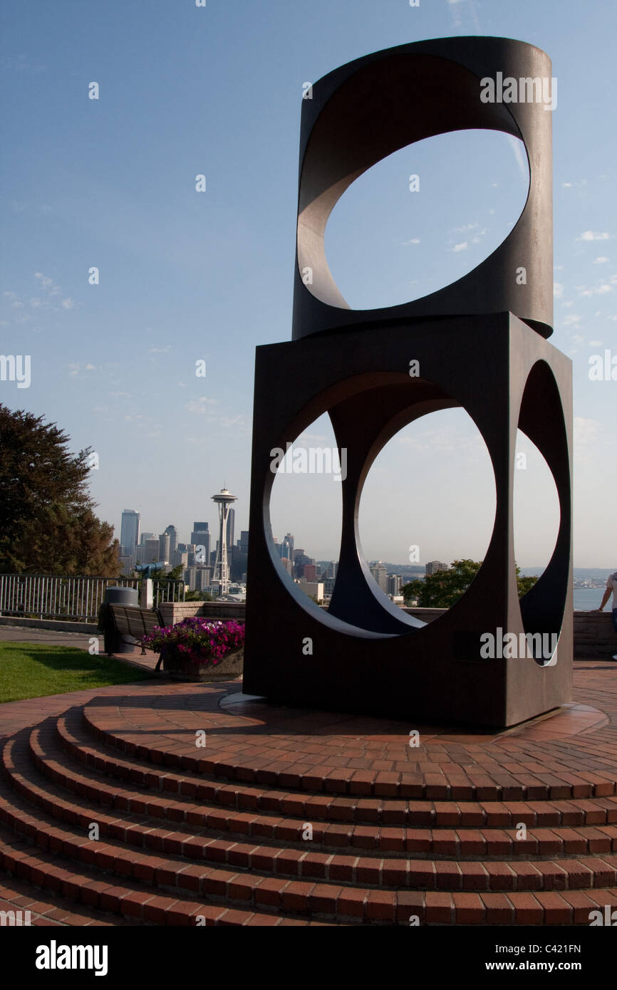 View of Seattle from Kerry Park with sculpture "Changing Form" by Doris ...