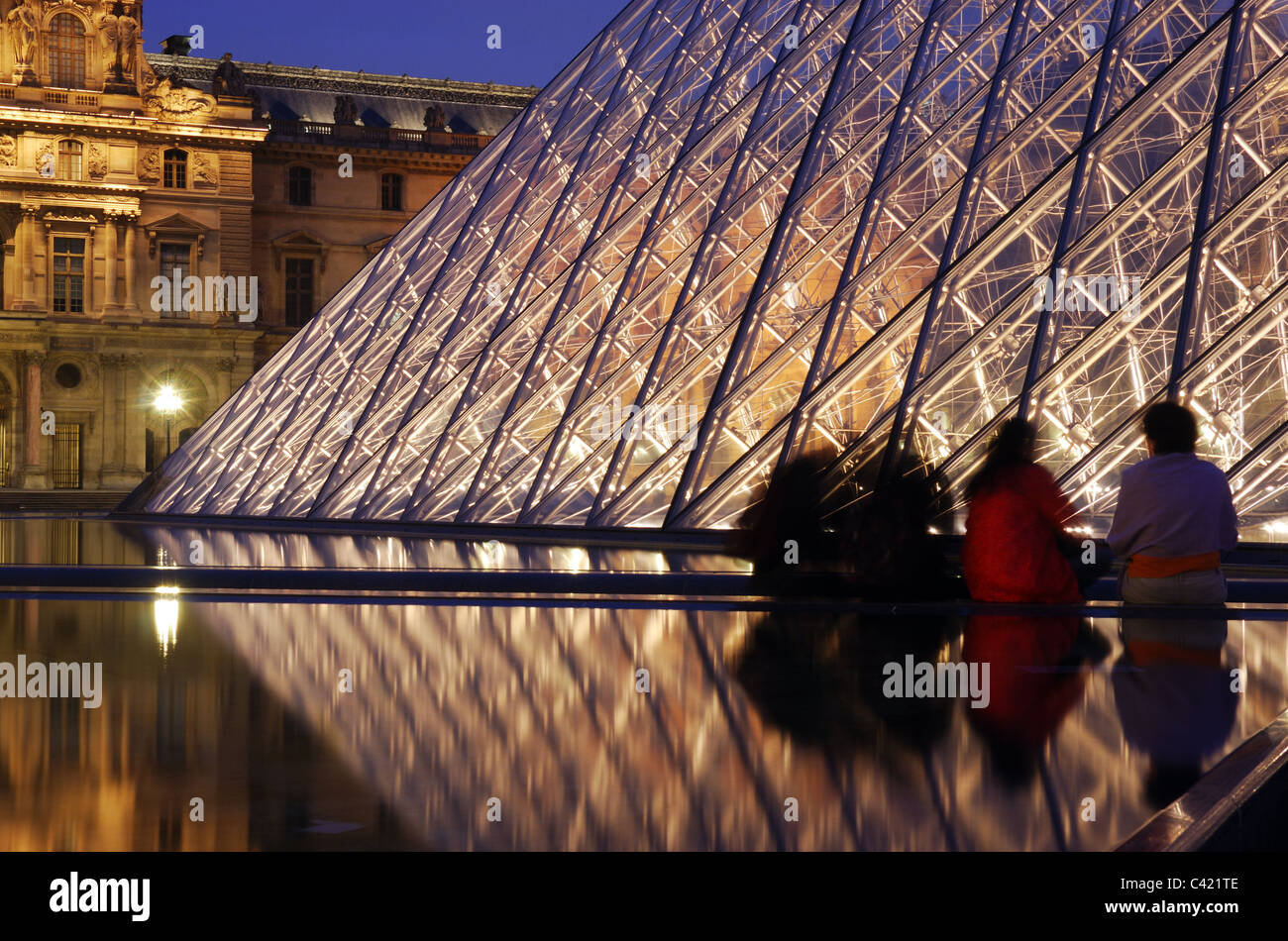Paris glass pyramid hi-res stock photography and images - Alamy