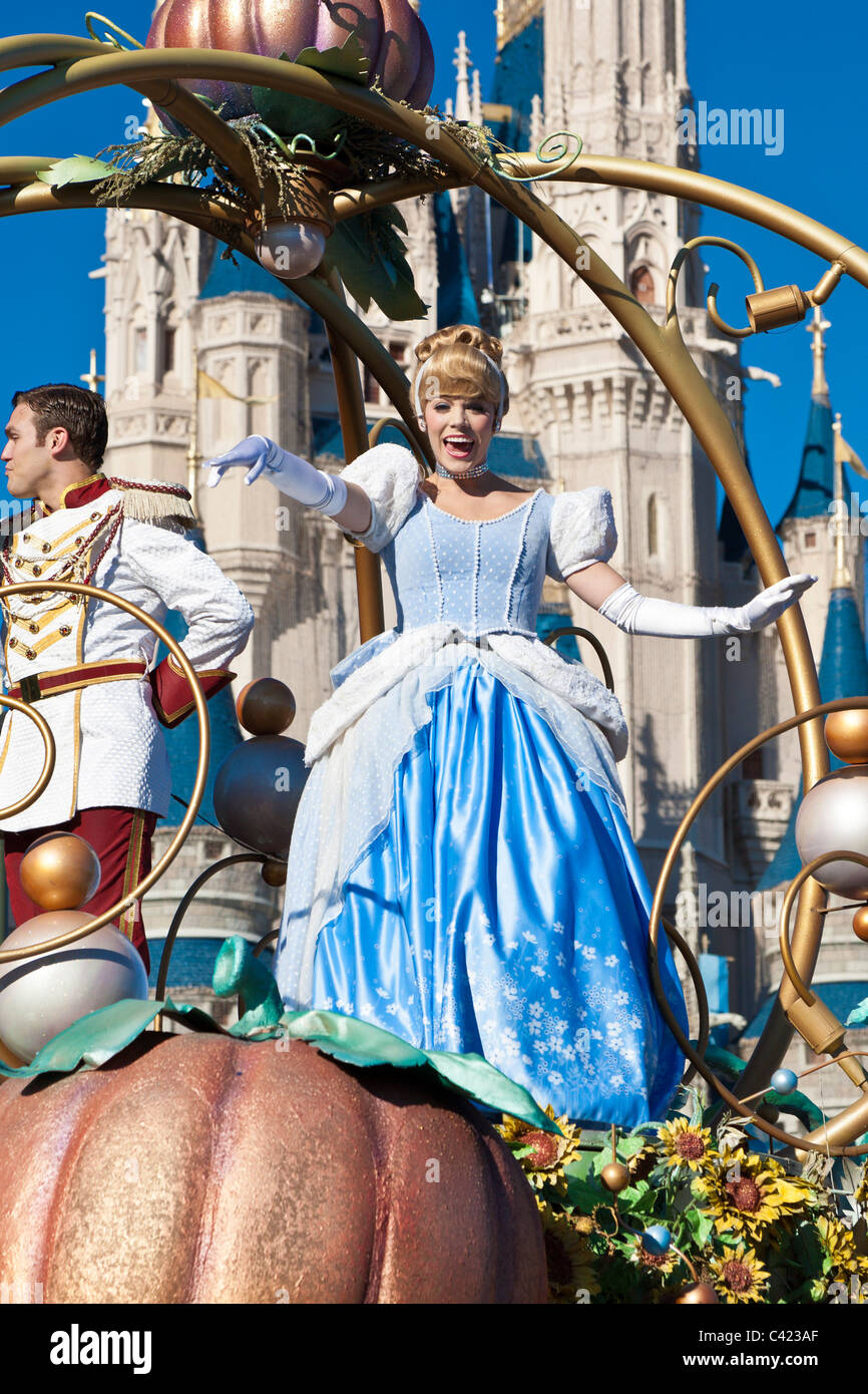 Disney world characters hi-res stock photography and images - Alamy