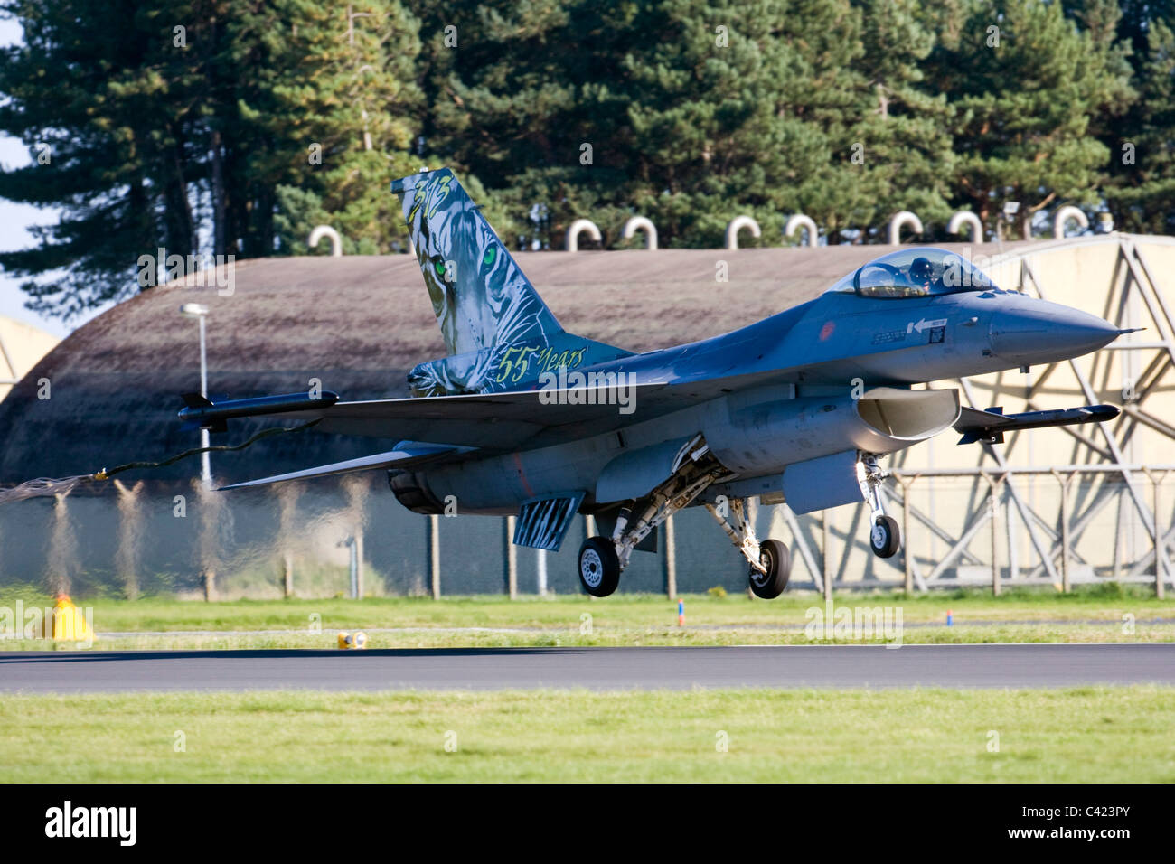 Drag chute hi-res stock photography and images - Alamy