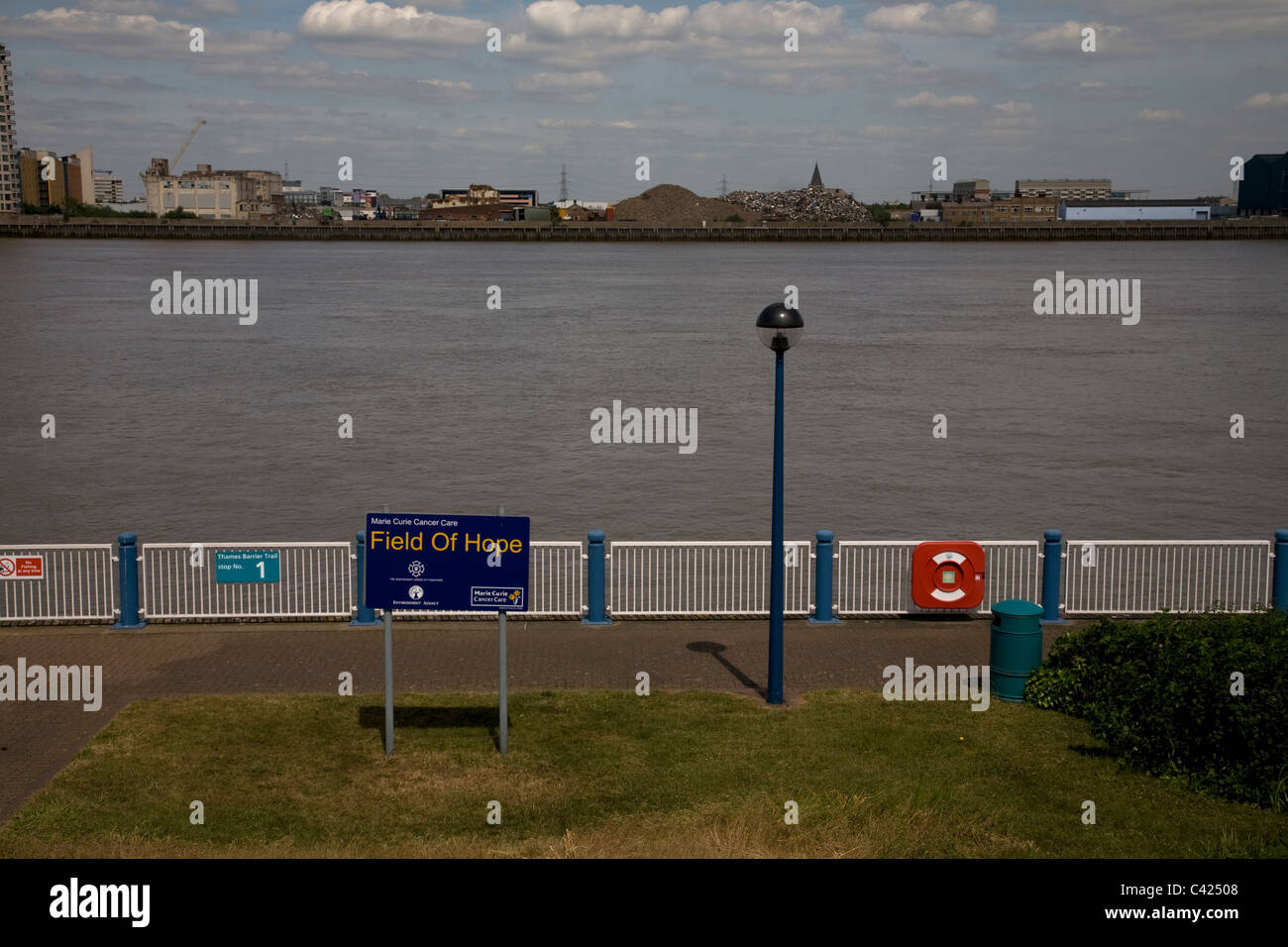 field of hope river thames charlton london england Stock Photo - Alamy