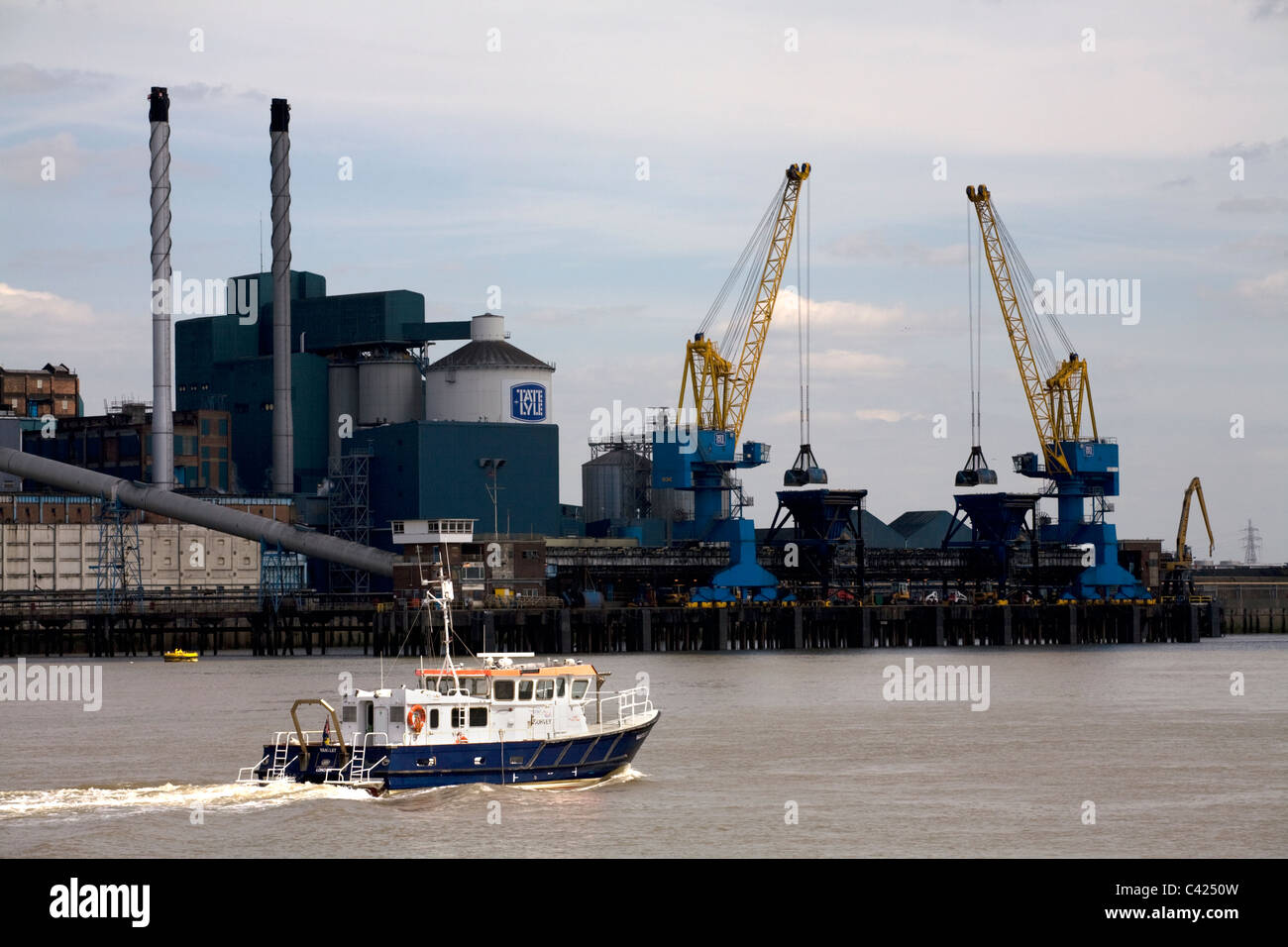 tate & lyle sugar refinery silvertown london england Stock Photo - Alamy