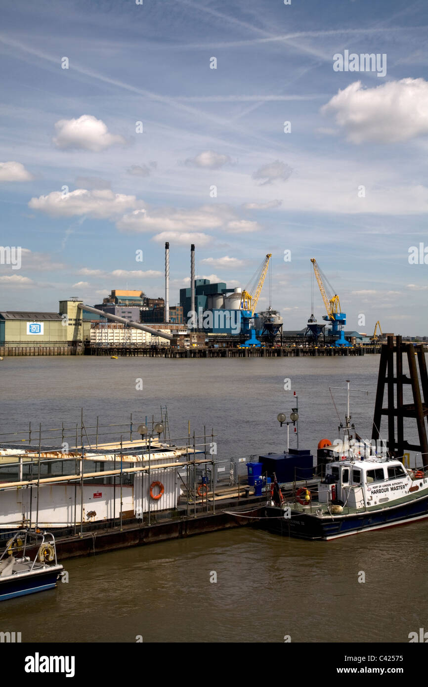 tate & lyle sugar refinery silvertown london england Stock Photo - Alamy