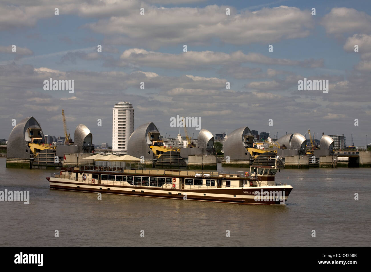 Thames barrier london boat hi-res stock photography and images - Alamy