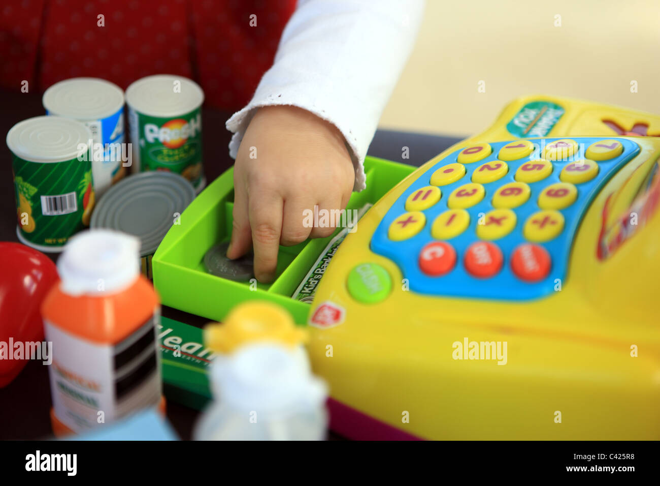 Children playing shop hi-res stock photography and images - Alamy