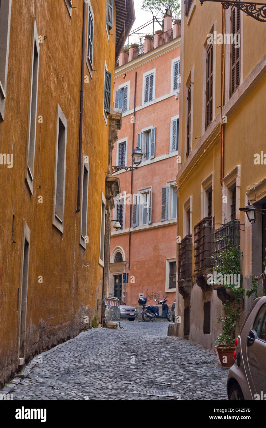 Narrow curved street hi-res stock photography and images - Alamy