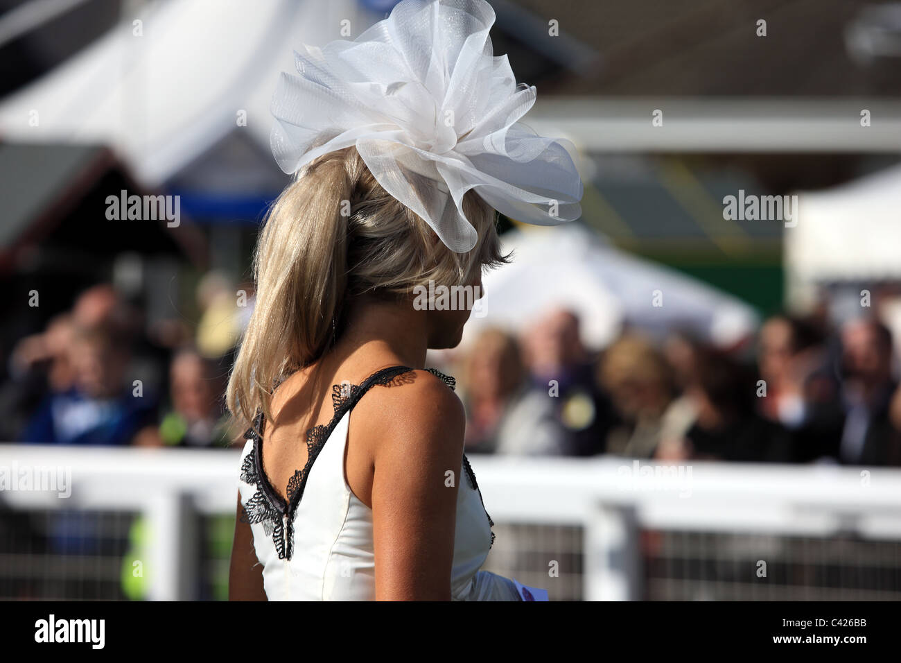 Ladies hats races hi-res stock photography and images - Alamy