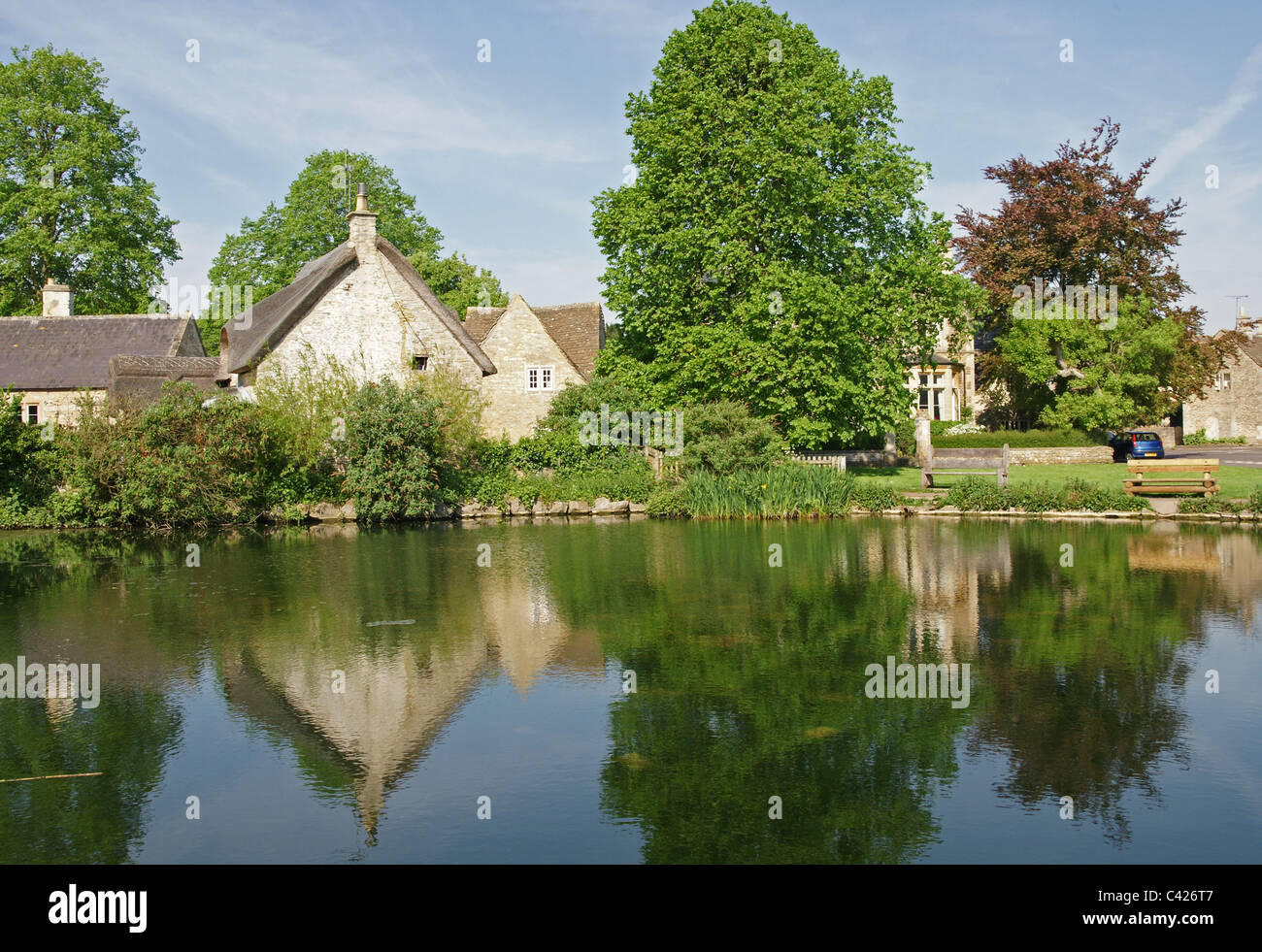 Village pond wiltshire hi-res stock photography and images - Alamy
