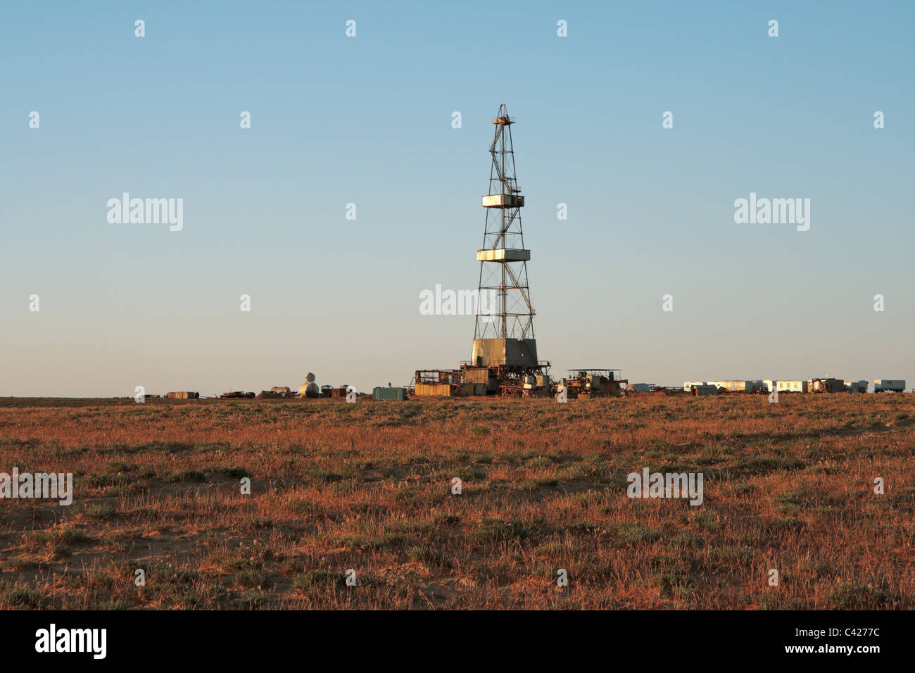 Drilling rig dusk hi-res stock photography and images - Alamy
