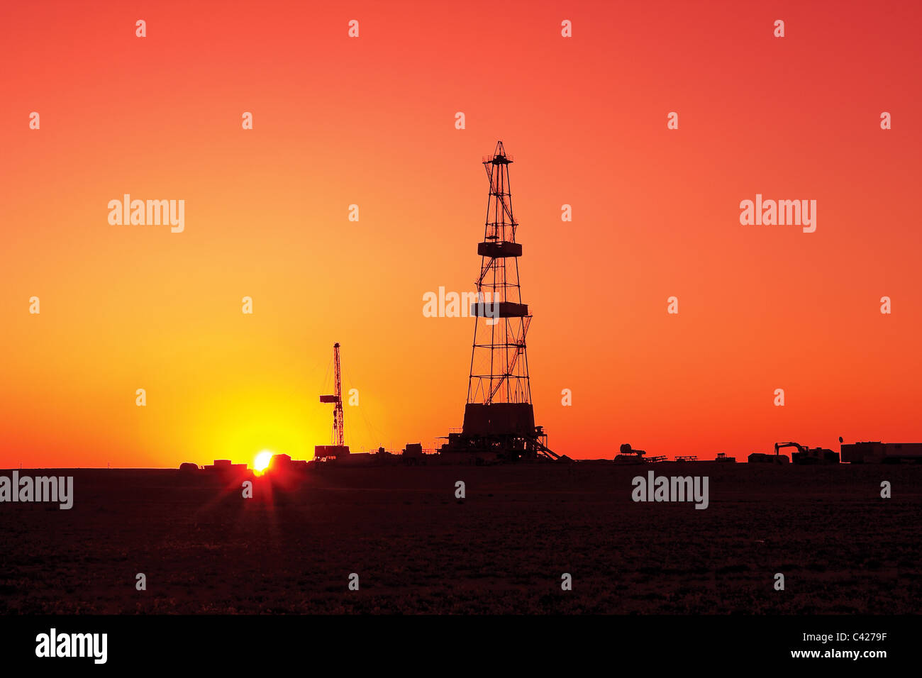 Drilling Rig Night High Resolution Stock Photography and Images - Alamy