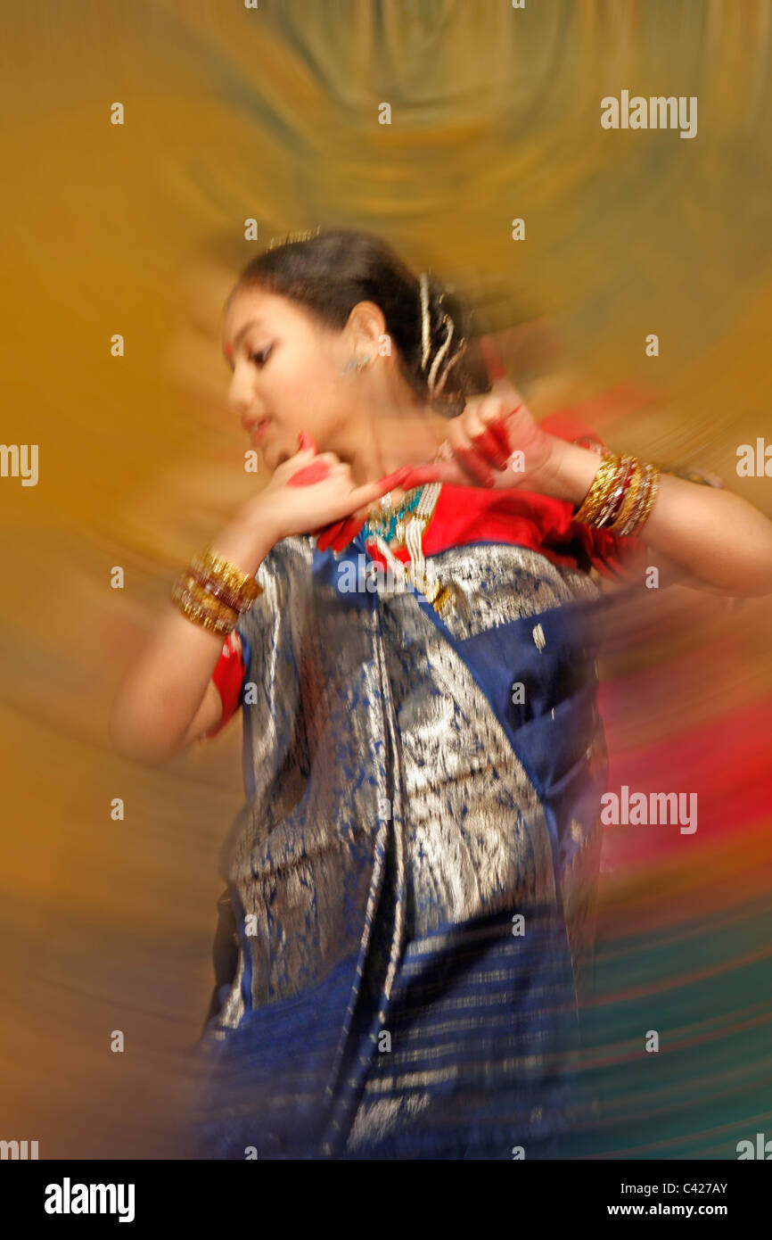 Bengali folk dance hi-res stock photography and images - Alamy