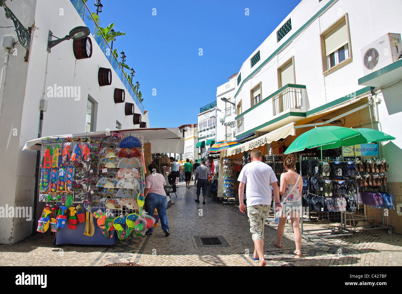 Street market stalls, Old Town, Albufeira, Algarve Region, Portugal ...