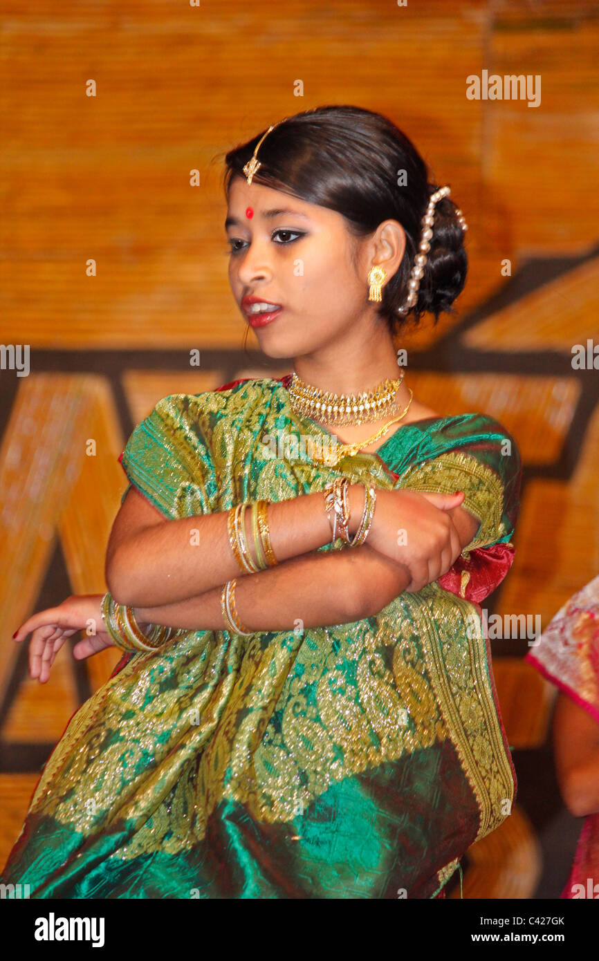 Bengali folk dance hi-res stock photography and images - Alamy
