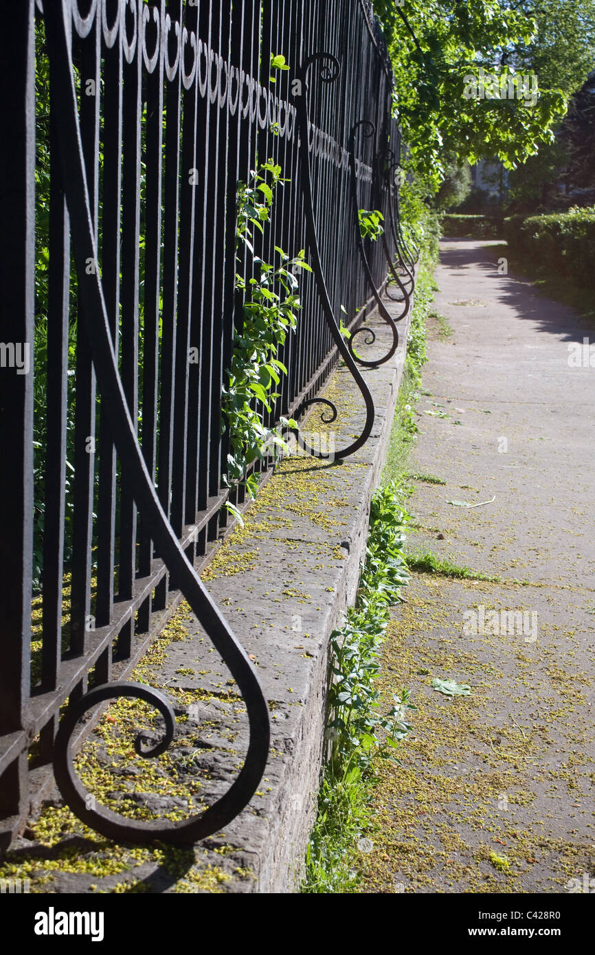 Steel wreath hi-res stock photography and images - Alamy