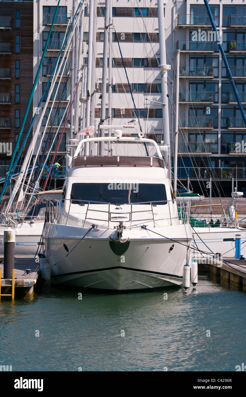 Front View Of A Luxury Motor Yacht Stock Photo - Alamy
