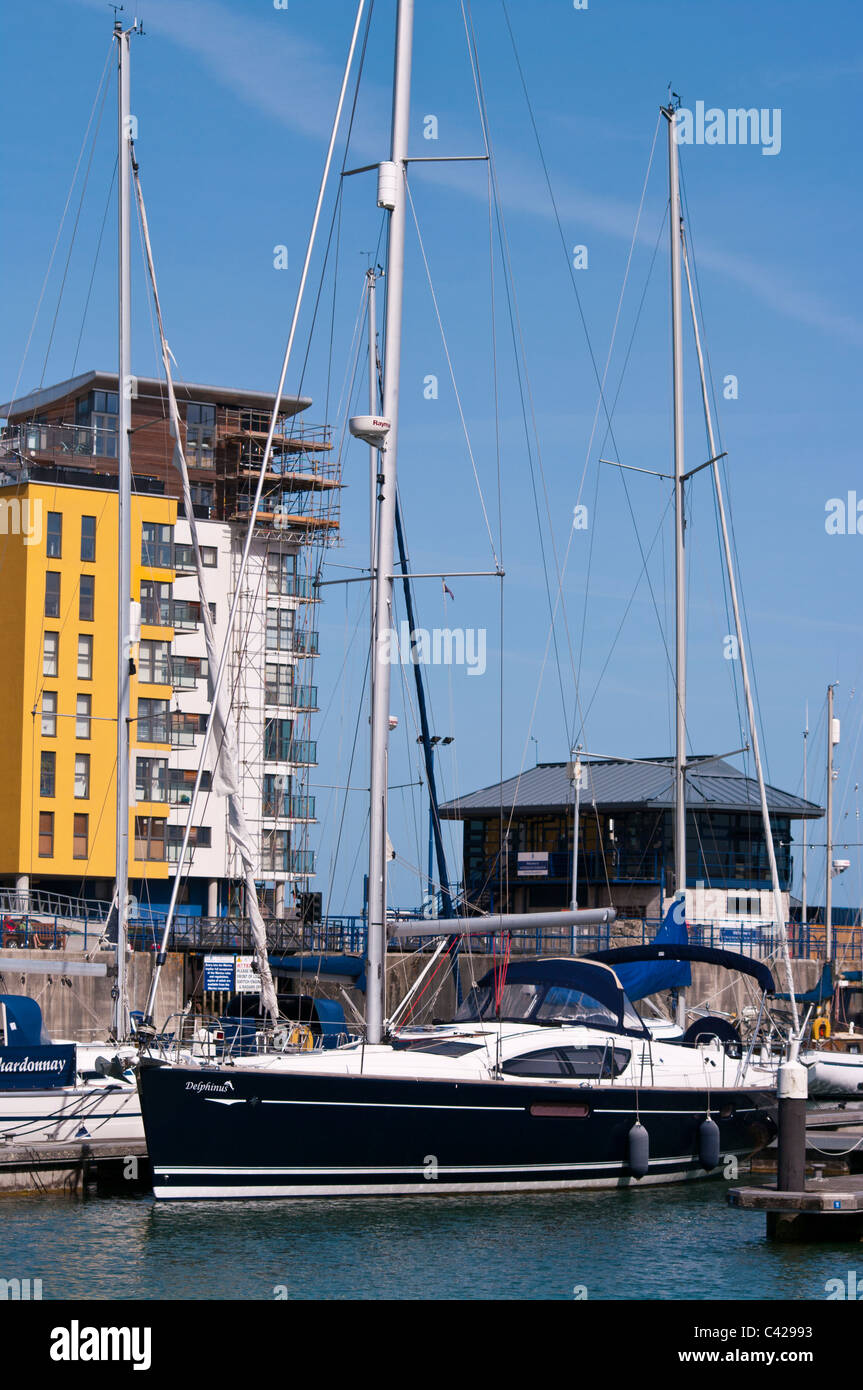 Side View Of A Moored Luxury Sailing Yacht Boat Stock Photo - Alamy