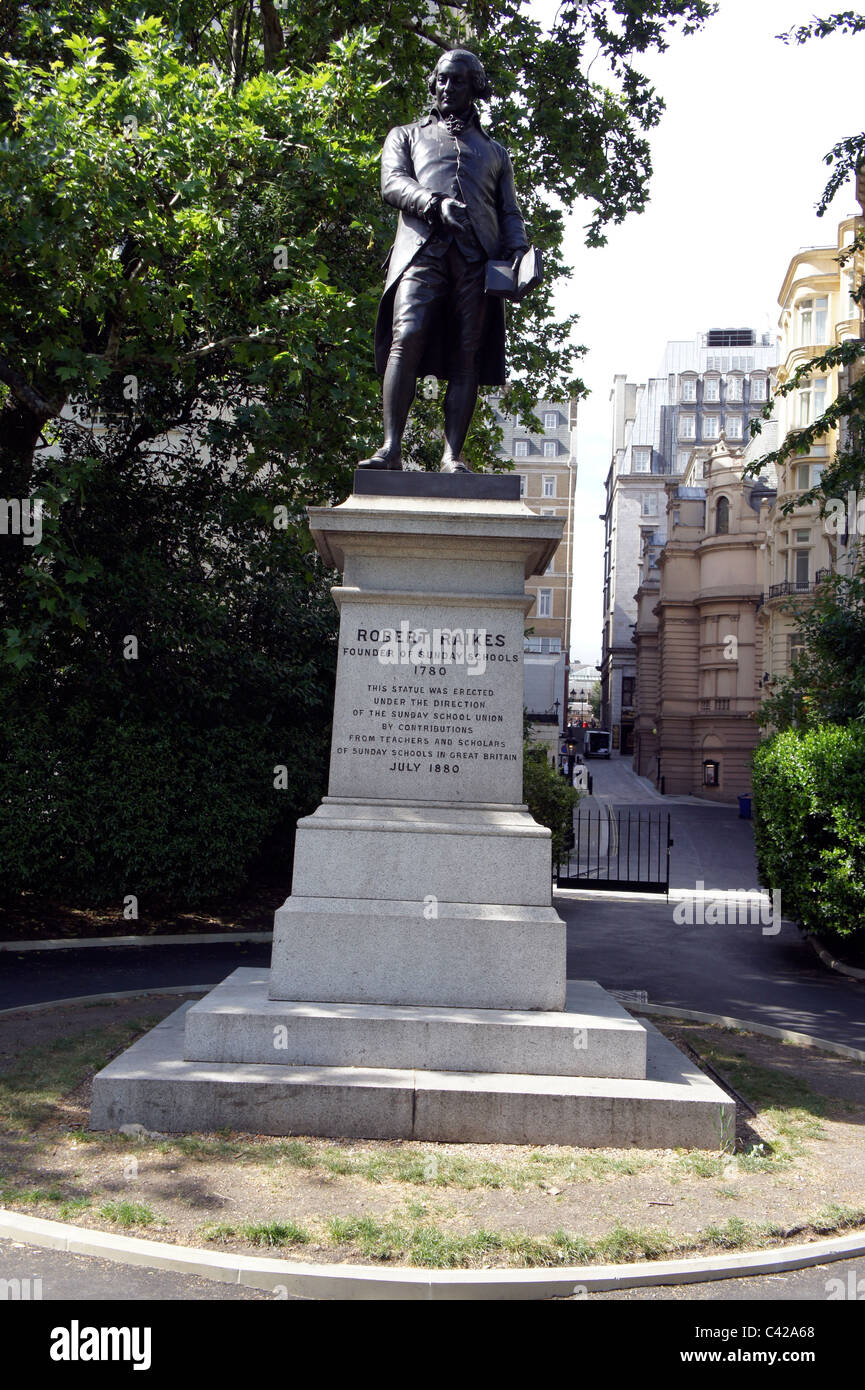 Robert raikes statue westminster london hi-res stock photography and ...
