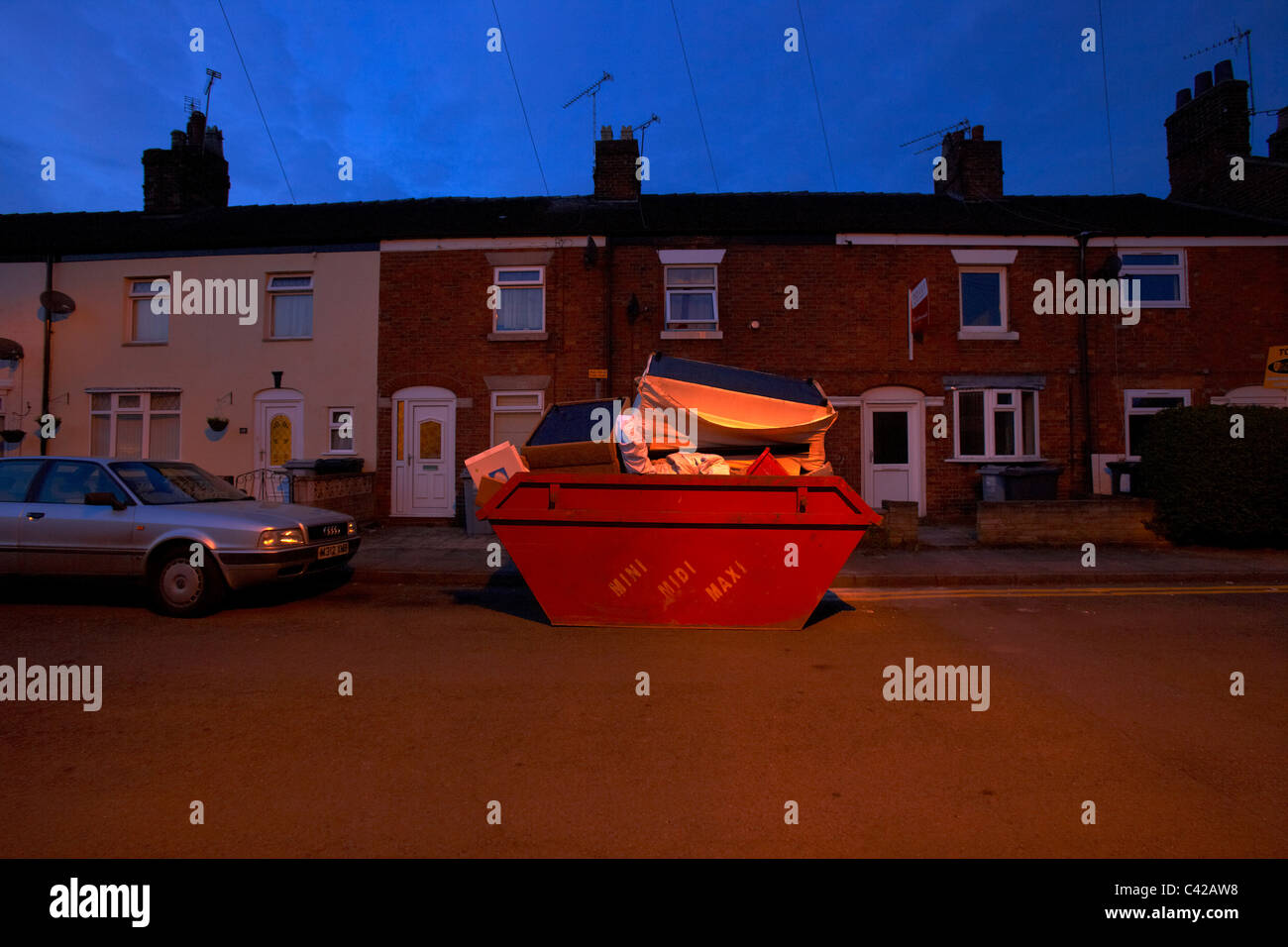 Overloaded garbage hi-res stock photography and images - Alamy