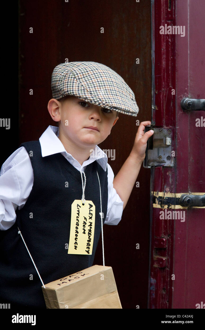 World war two children evacuees hi-res stock photography and images - Alamy