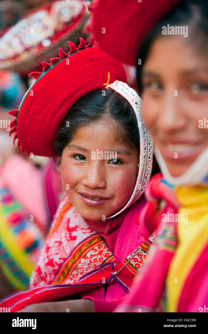 Peruvian girls in traditional dress hi-res stock photography and images ...
