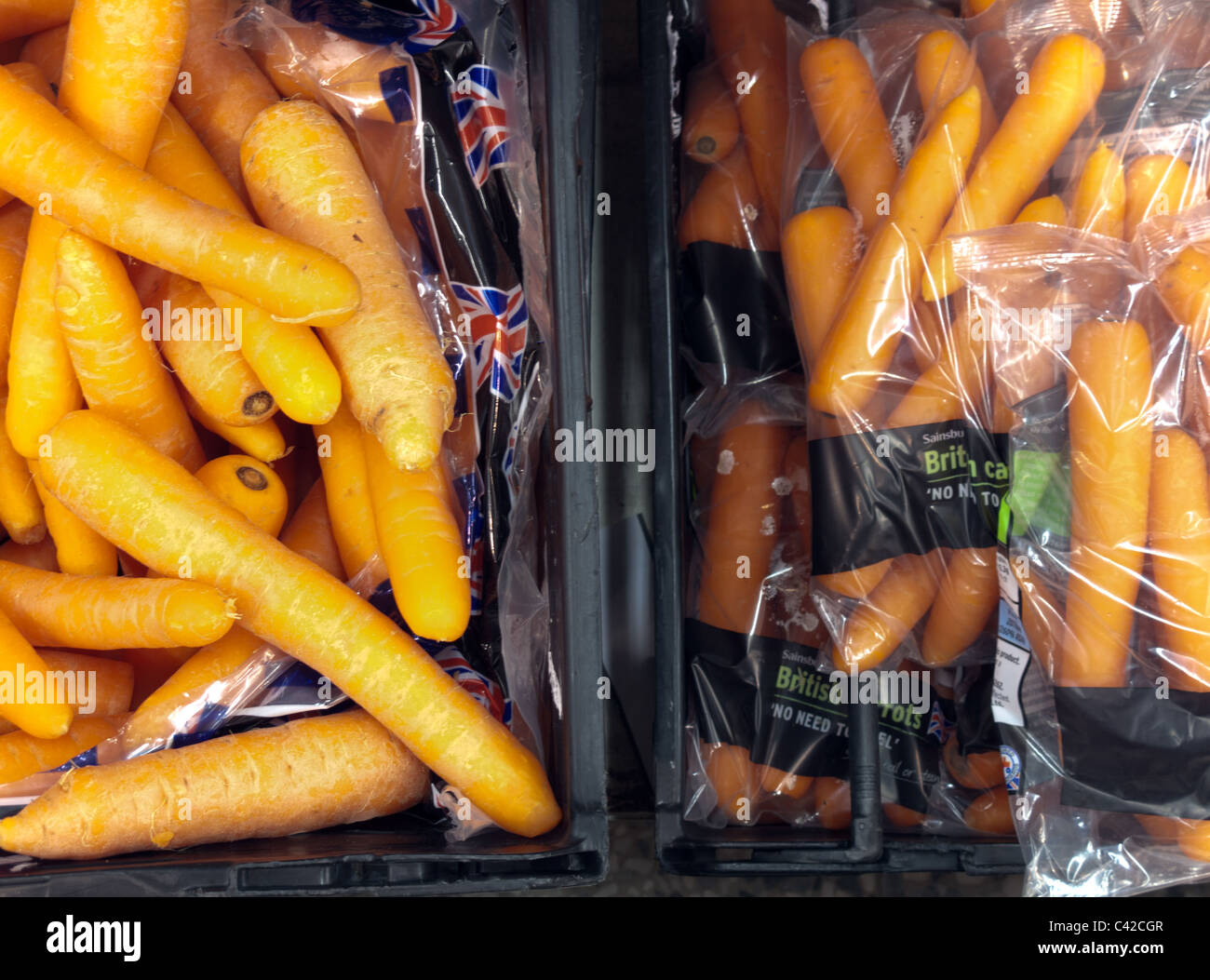 Carrots on display in the supermarket Stock Photo - Alamy