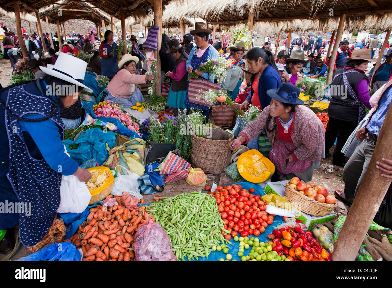 Peru fruit market hi-res stock photography and images - Alamy