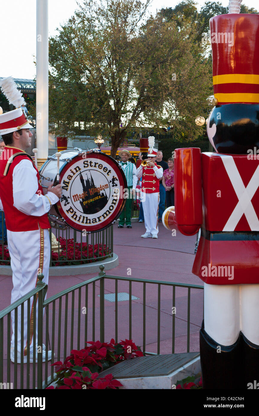 The Main Street Philharmonic Band in Town Square at the Magic Kingdom ...