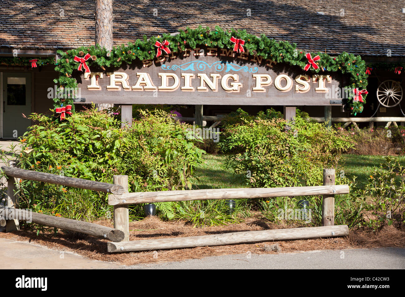Christmas holiday decorations at the Settlement Trading Post in Fort ...