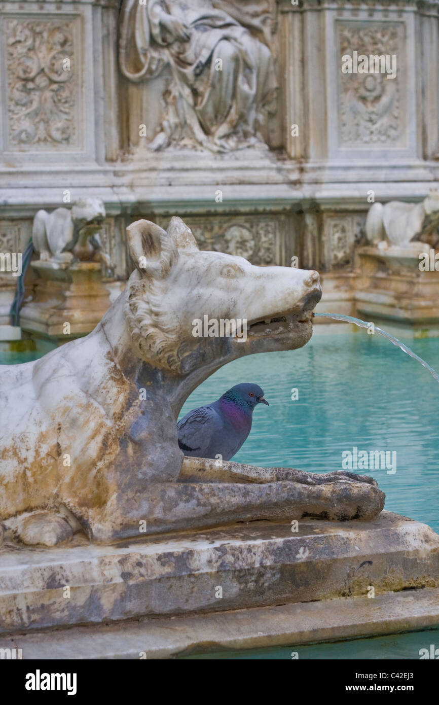 Wolf Fountain High Resolution Stock Photography and Images - Alamy
