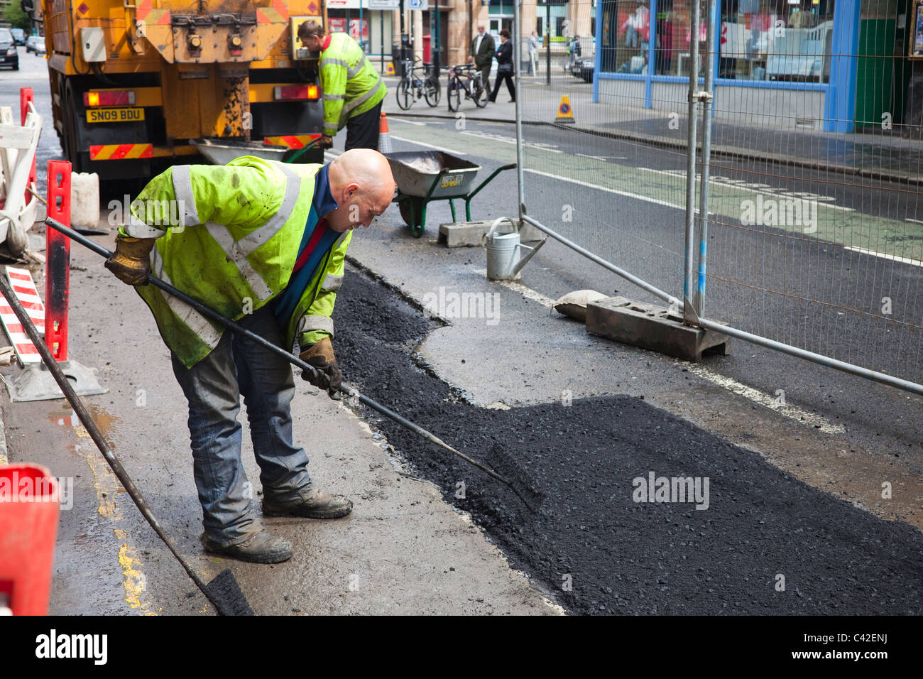Road repairing hi-res stock photography and images - Alamy