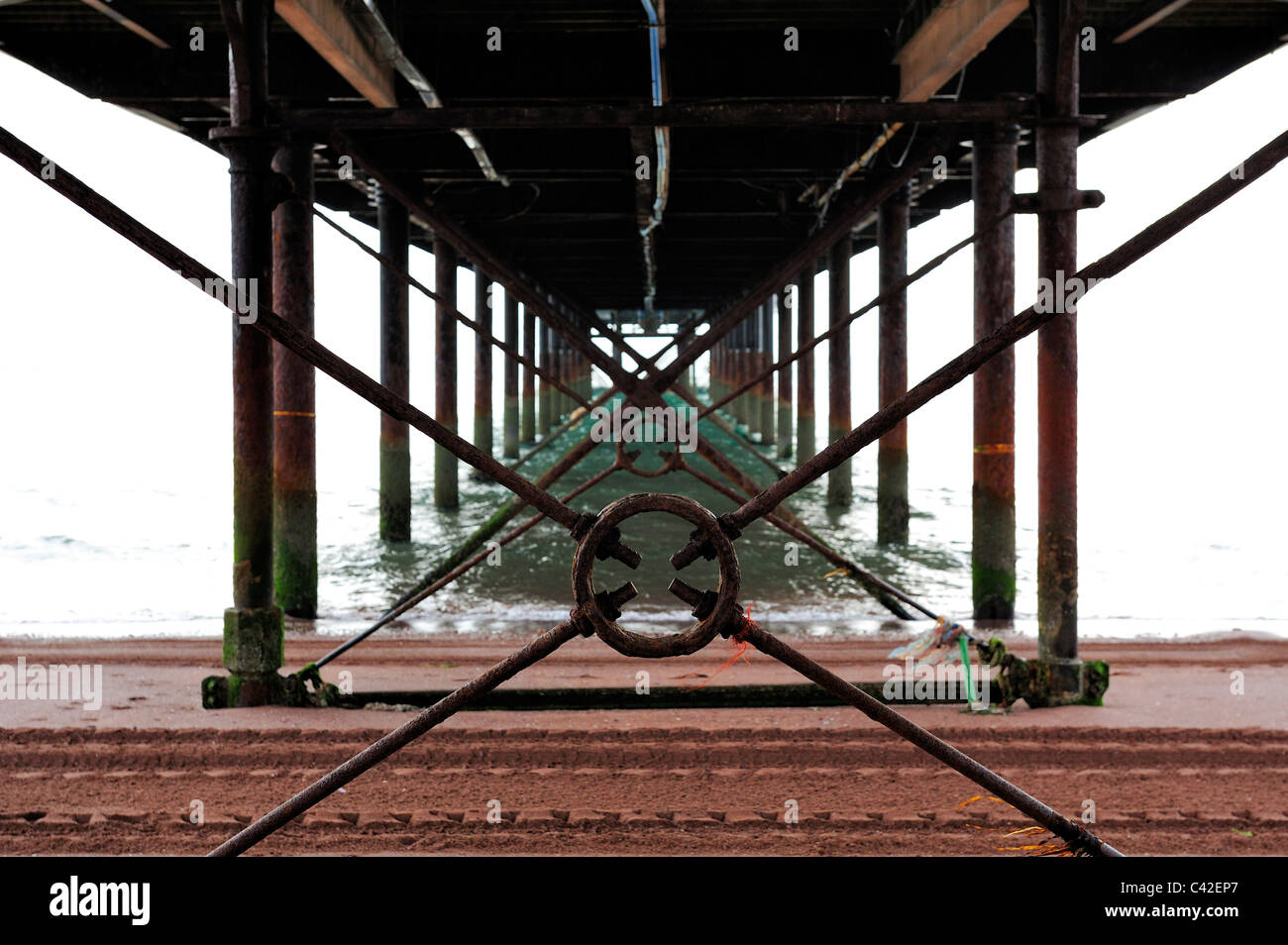 Pier struts hi-res stock photography and images - Alamy