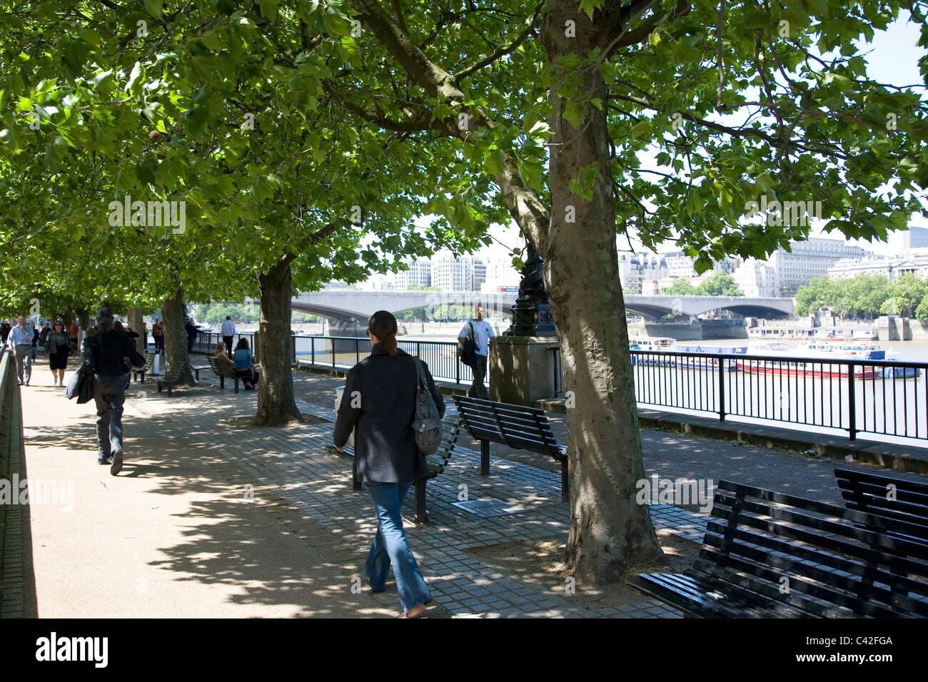 Southbank promenade hi-res stock photography and images - Alamy