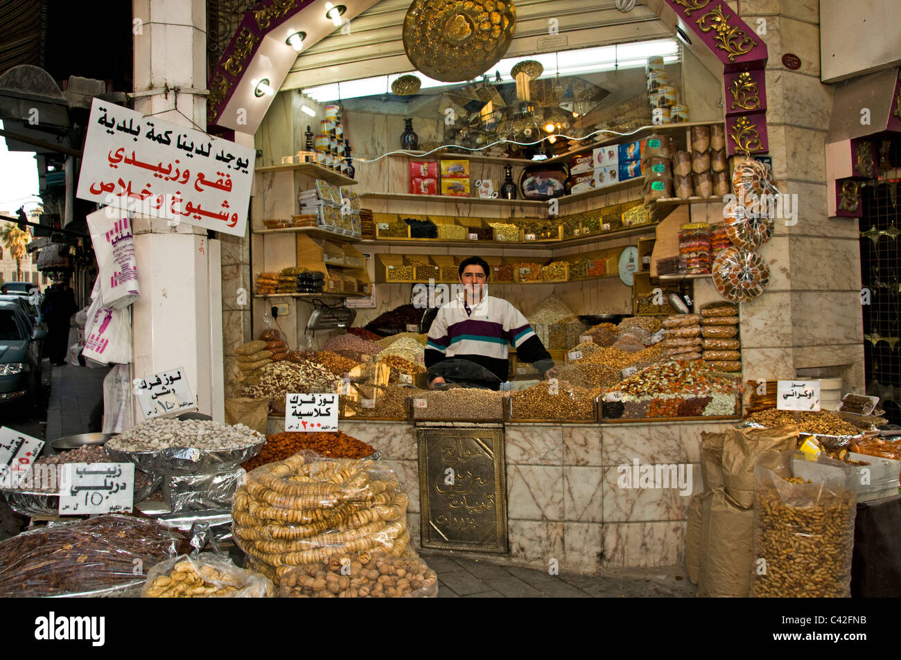 Damascus Syria Bazaar Souk Souq center market shop Stock Photo - Alamy