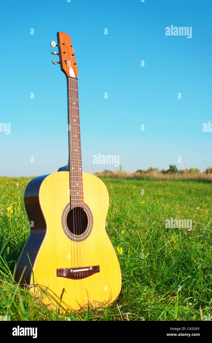 Acoustic guitar hi-res stock photography and images - Alamy