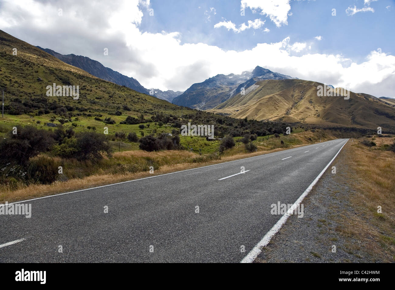 Country road spectacular clouds hi-res stock photography and images - Alamy