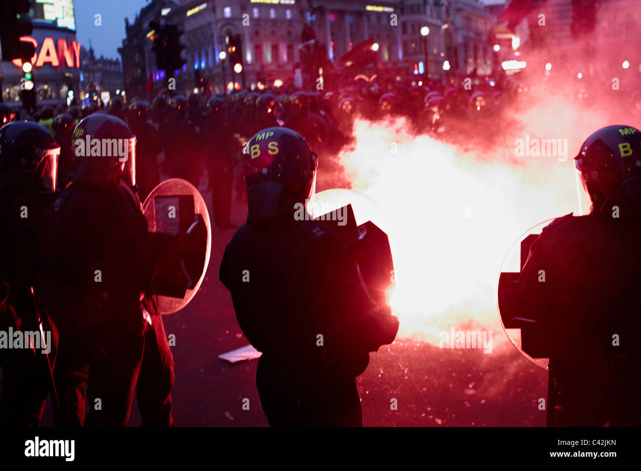 Silhouette of riot police hi-res stock photography and images - Alamy
