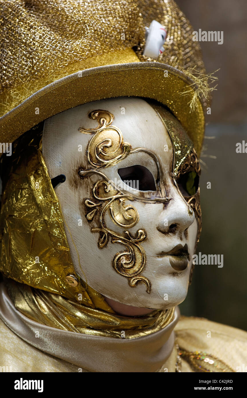 Venetian Carnival Mask - A portrait of one of the most beautiful masks ...