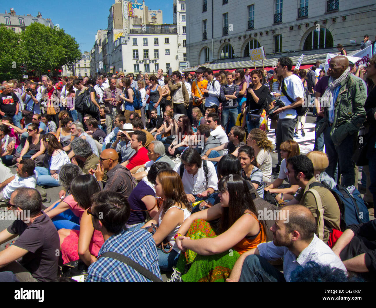 Teens demonstrating support spanish people hi-res stock photography and ...