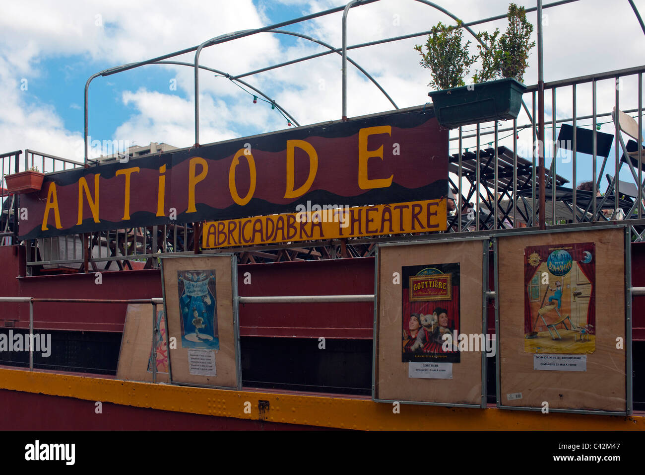 Canal boat theatre not stratford hi-res stock photography and images ...