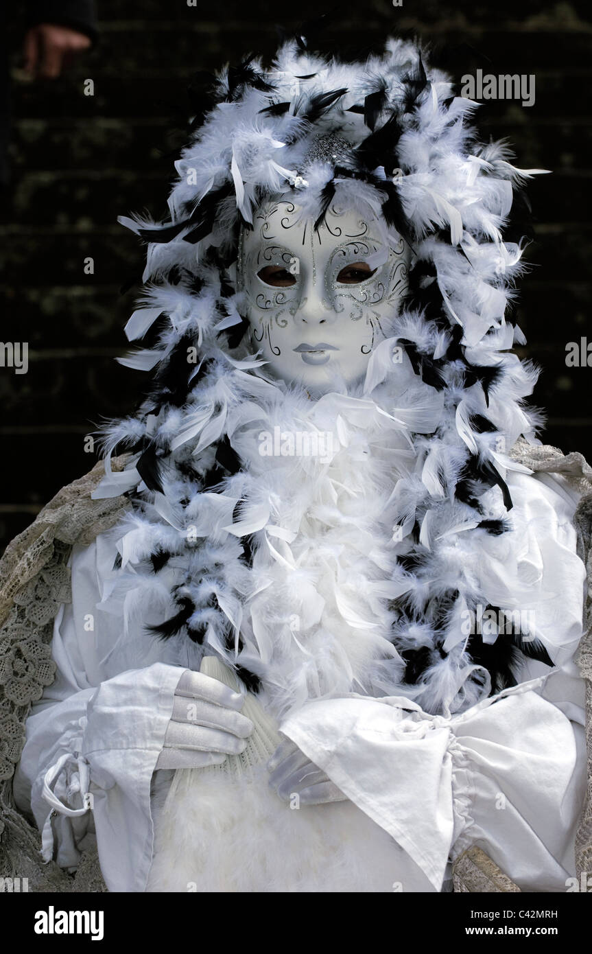 Venetian Carnival Mask - A portrait of one of the most beautiful masks ...