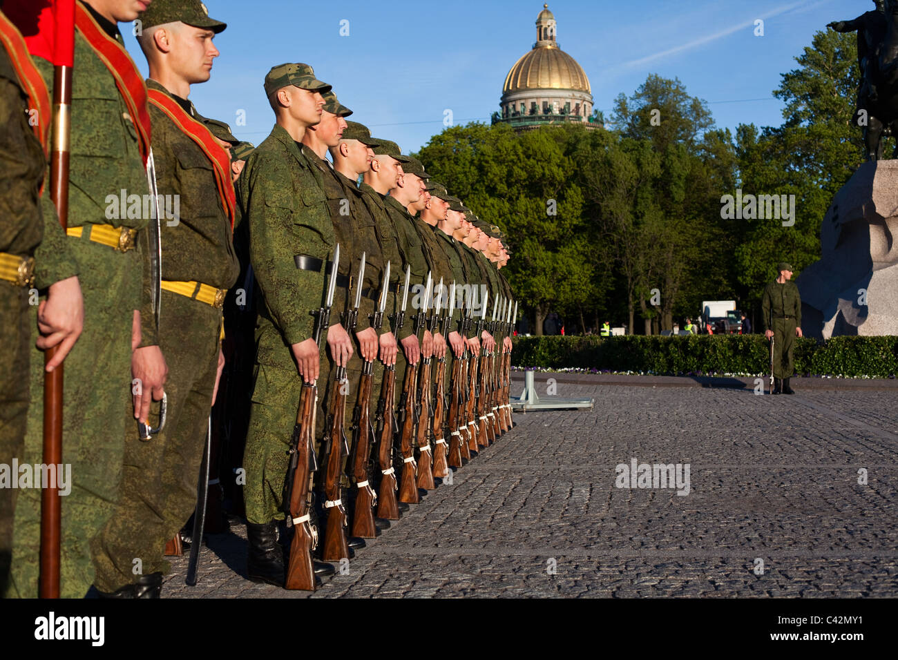 Solemn military parade hi-res stock photography and images - Alamy