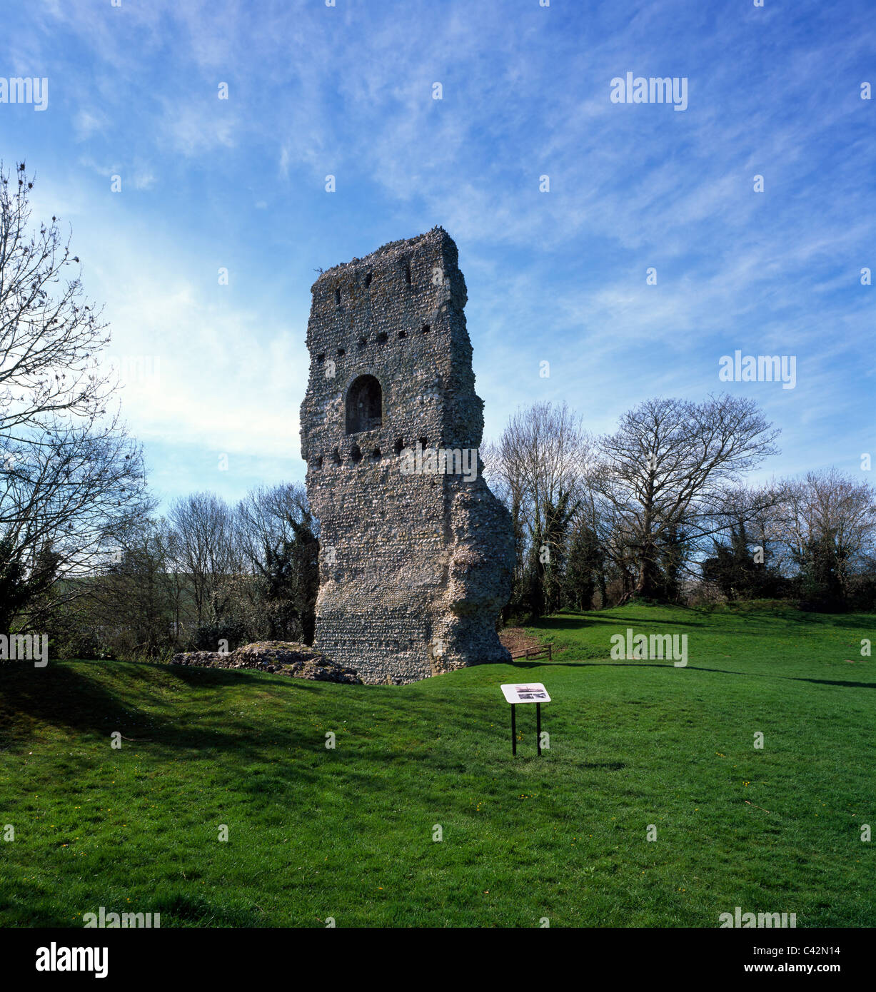 Bramber castle gatehouse ruin hi-res stock photography and images - Alamy