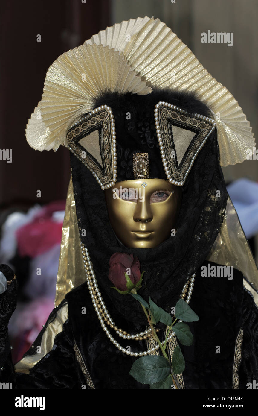 Venetian Carnival Mask - A portrait of one of the most beautiful masks ...