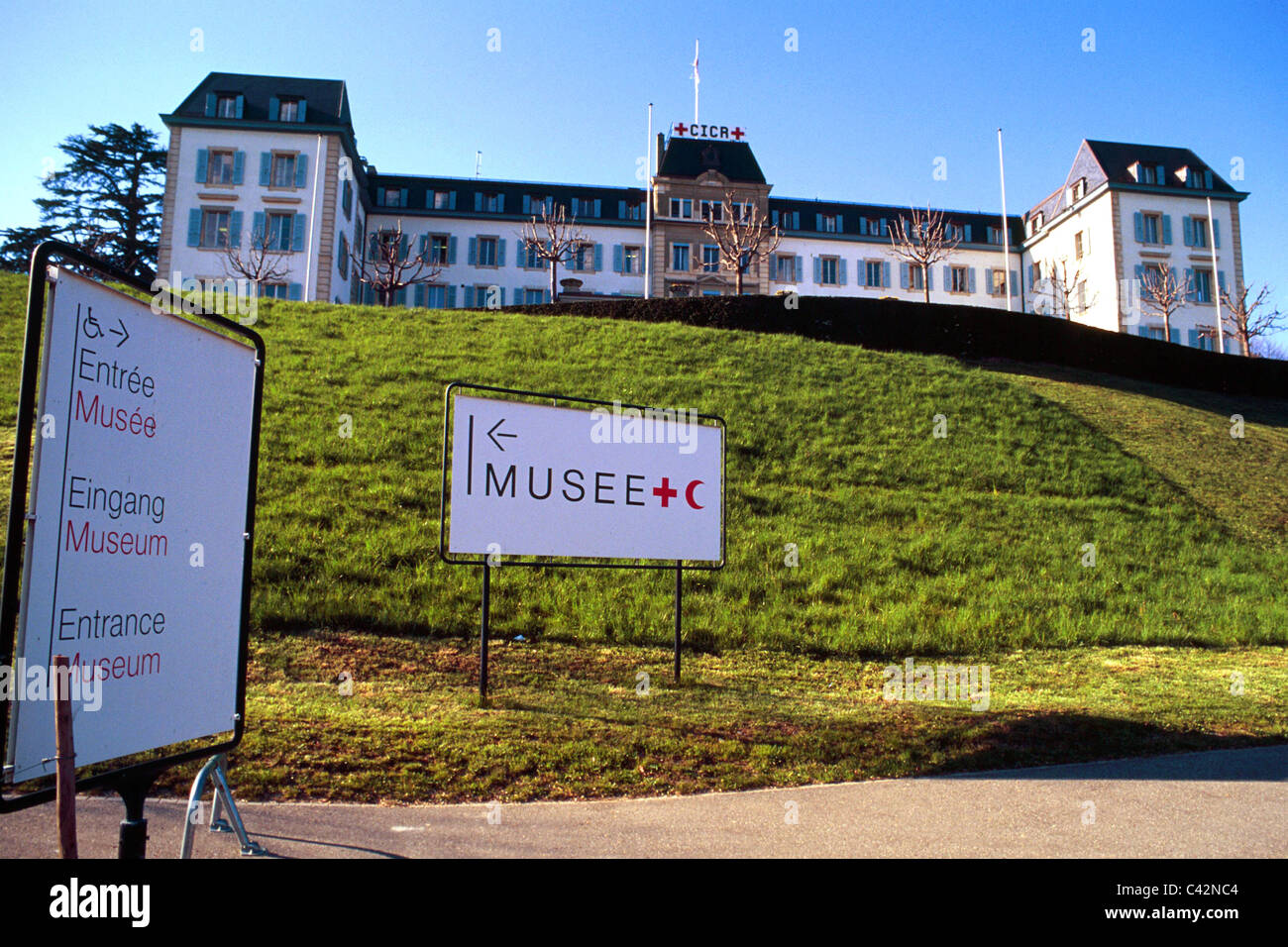 Red cross red crescent museum hi-res stock photography and images - Alamy
