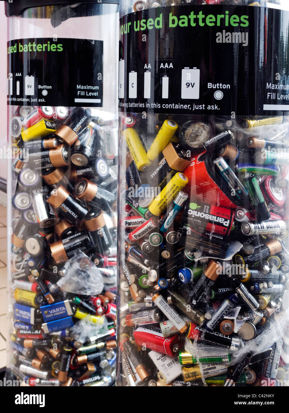 Used alkaline batteries recycling battery hi-res stock photography and ...