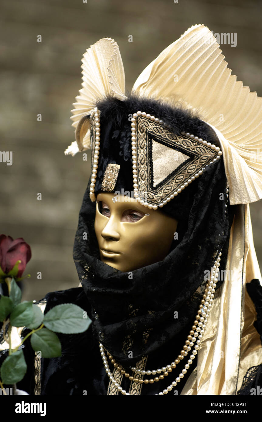 Venetian Carnival Mask - A portrait of one of the most beautiful masks ...